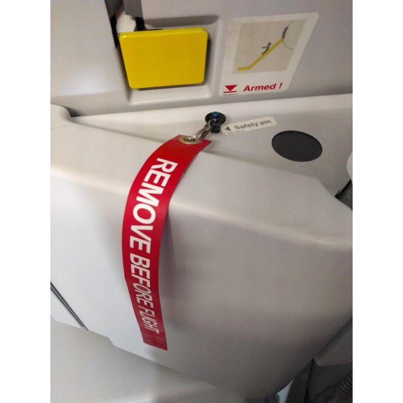 KEYRING AVIATION COLLECTION "REMOVE BEFORE FLIGHT" RED COLOUR