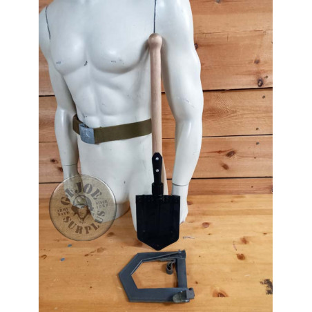 EAST GERMAN REPRO FOLDING SHOVEL+ ORIGINAL POUCH