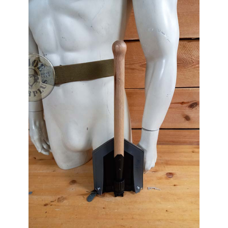 EAST GERMAN REPRO FOLDING SHOVEL+ ORIGINAL POUCH